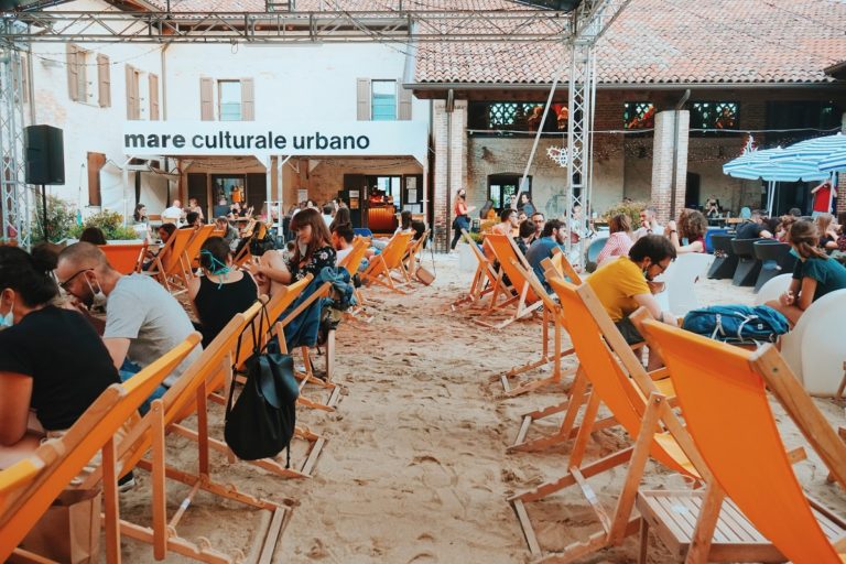 8 locali a Milano con musica dal vivo e djset - Milan Foodie Insider